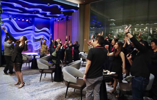 Cruz Lounge and Bar Hadirkan Sensasi Pesta di 'Kapal Pesiar' yang ...