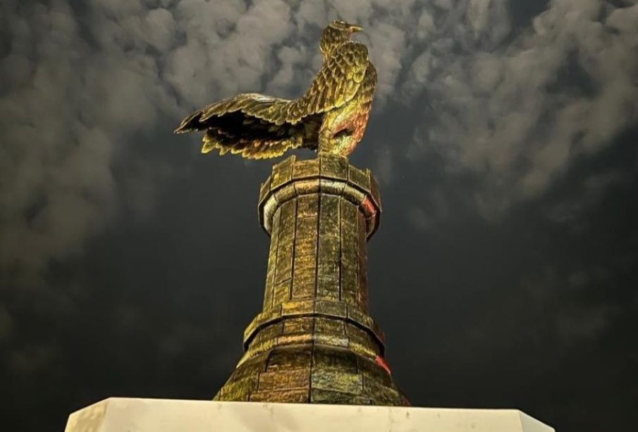 Ikon Baru Surabaya: Monumen ‘Ayam Jago’ di Lidah Wetan Jadi Simbol ...